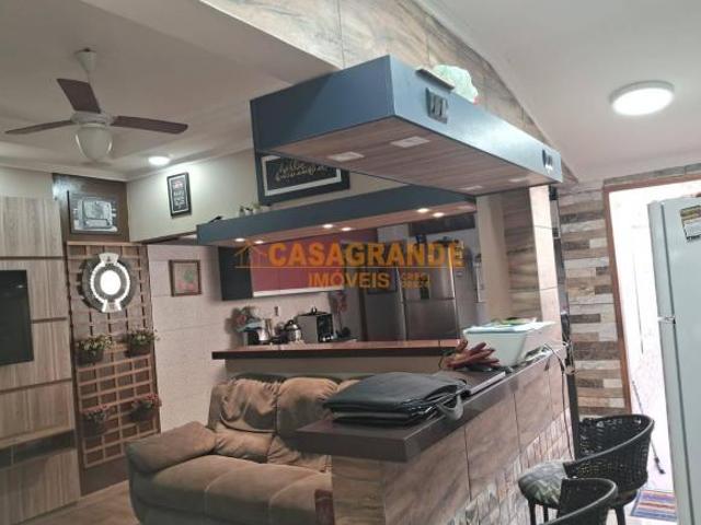 Casa a venda com 70ms², 3 dormitórios, no Residencial Altos do Bosque