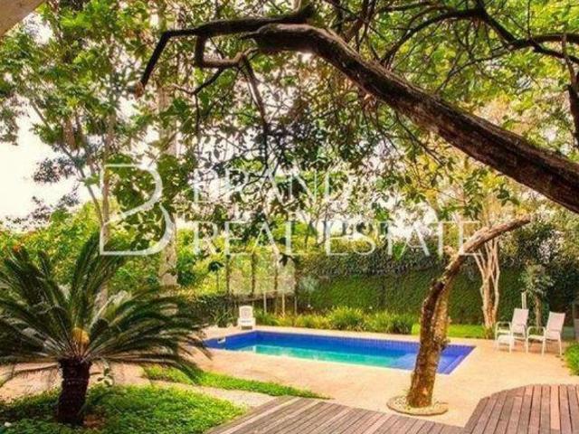 Casa á venda com 720 m², 4 quartos, piscina e 4 vagas no bairro Cidade Jardim