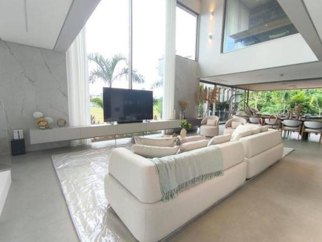 Casa A Venda Com 7 Suítes E 61M²