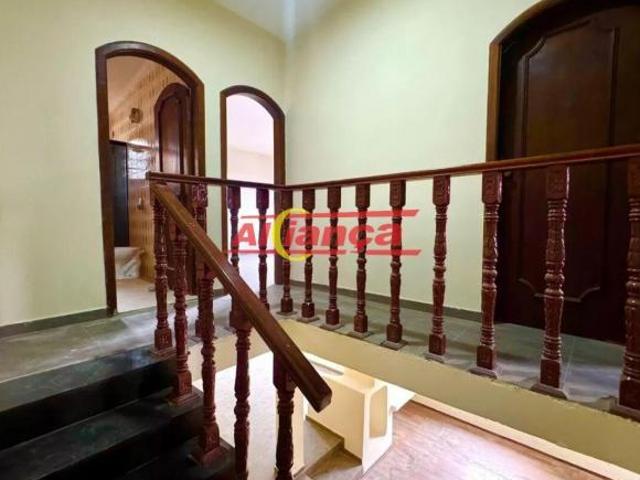 Casa á venda com 7 quartos, 300m², Bom Clima, Guarulhos, SP
