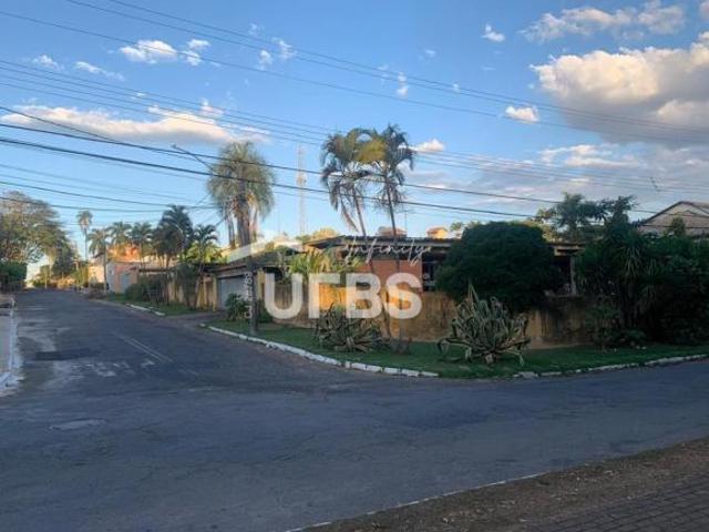 Casa a venda, com 7 quartos sendo 3 suítes com 1.180,43m² no setor Jaó