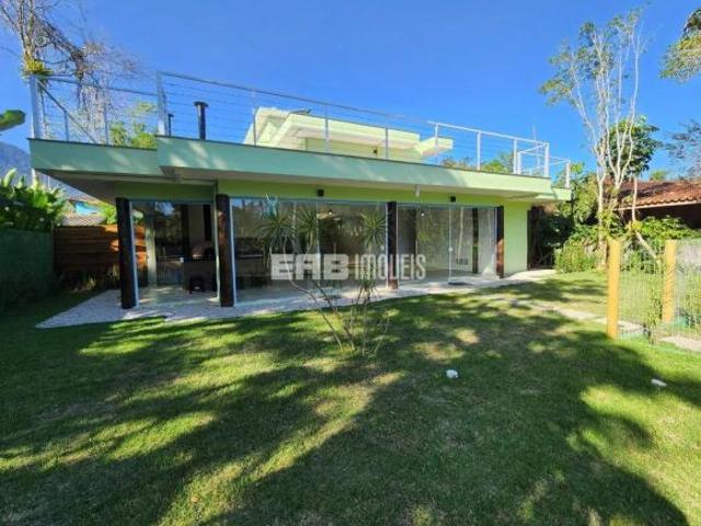 Casa à venda com 8 suítes na praia de Itamambuca