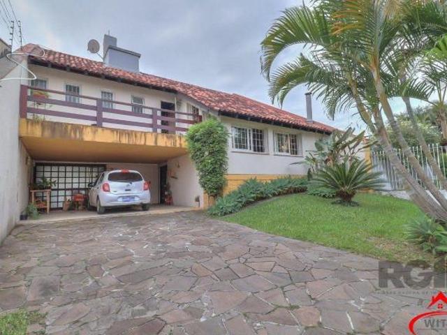 Casa a venda composta de 4 dormitórios no bairro Jardim Isabel em Porto Alegre