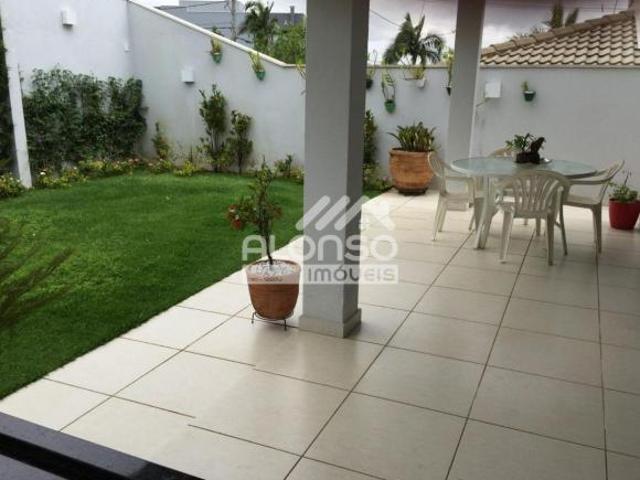 Casa a venda cond Palm Hills, 3 suites cozinha conceito aberto, ótimo quintal