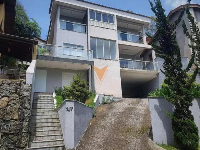 Casa à venda Condomínio Vila Verde Itapevi SP 3 suítes, 3 banheiros, 4 vagas, 379m²