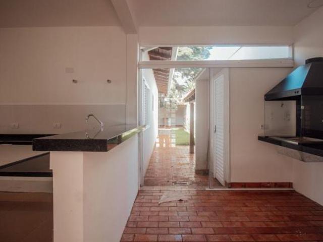 CASA A VENDA CONDOMINIO BANDEIRANTES