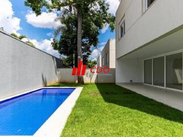 Casa a venda condomínio hípica Garden com 4 suítes 4 salas 5 vagas 525 m²