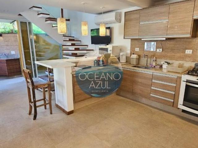 Casa a venda condomínio Juquehy 300 m da praia, com 4 suítes, piscina & churrasqueira priv. 3 vaga