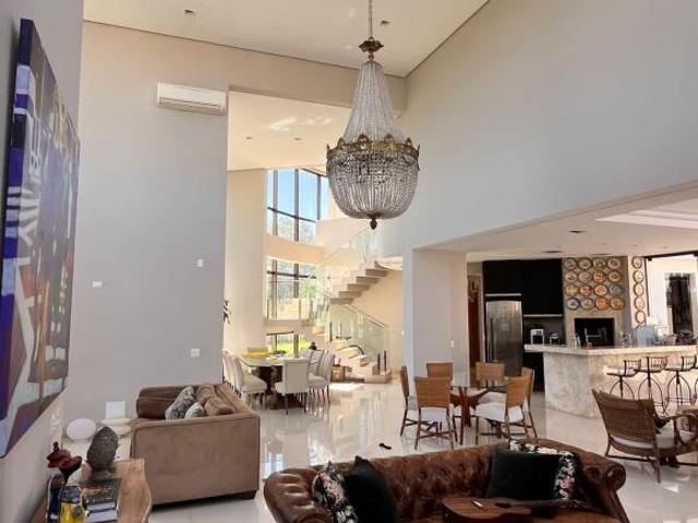 CASA A VENDA CONDOMINIO ROYAL TENNIS