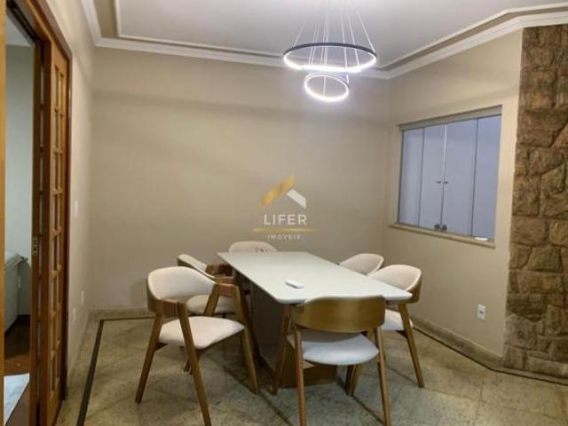 Casa à Venda – Conforto e Localização Privilegiada