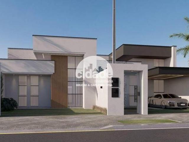 CASA À VENDA – CONFORTO, MODERNIDADE E EXCELENTE APROVEITAMENTO DO TERRENO!