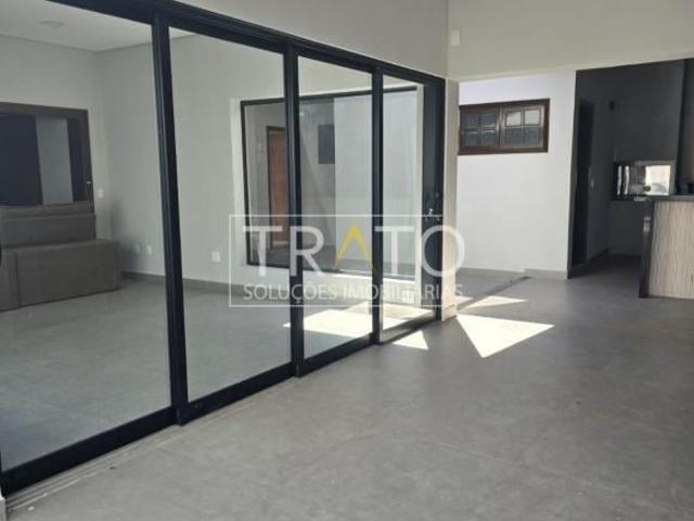Casa à venda contendo 370m2 no bairro Parque da Hípica