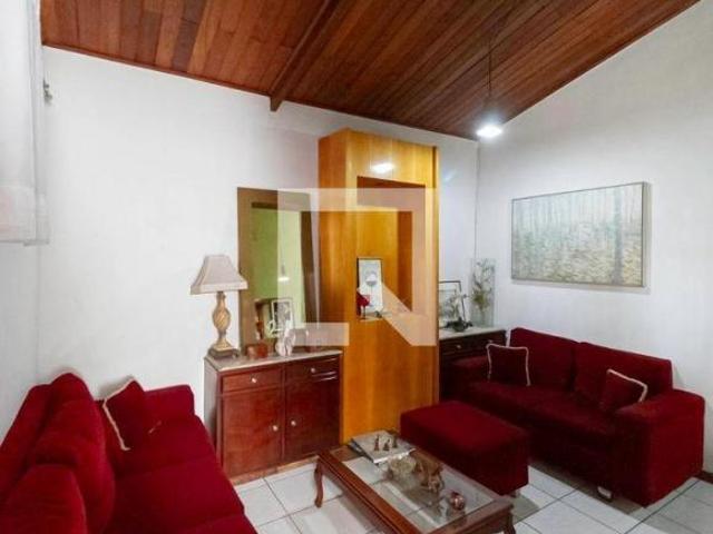 Casa à Venda Copacabana, 4 Quartos, 180 m² Belo Horizonte