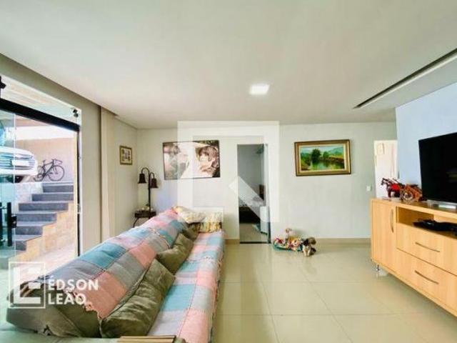 Casa à Venda Copacabana, 4 Quartos, 300 m² Belo Horizonte