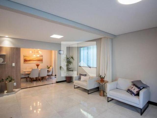 Casa à Venda Copacabana, 3 Quartos, 280 m² Belo Horizonte
