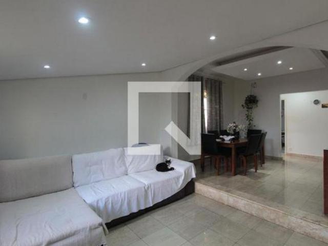 Casa à Venda Copacabana, 3 Quartos, 360 m² Belo Horizonte