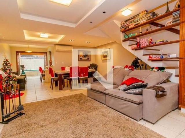 Casa à Venda Cavalhada, 3 Quartos, 210 m² Porto Alegre