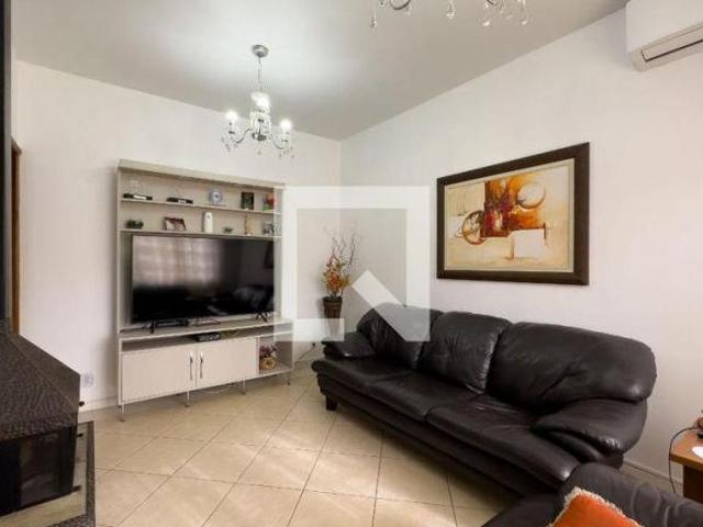 Casa à Venda Cavalhada, 4 Quartos, 190 m² Porto Alegre