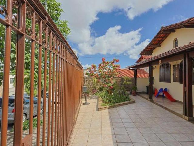 Casa à Venda Caiçaras, 3 Quartos, 298 m2