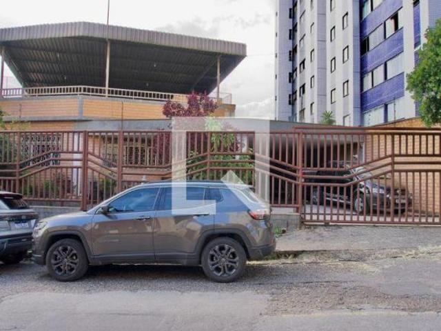 Casa à Venda Calafate, 8 Quartos, 568 m² Belo Horizonte