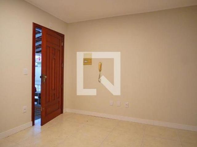 Casa à Venda Camaquã, 2 Quartos, 112 m² Porto Alegre