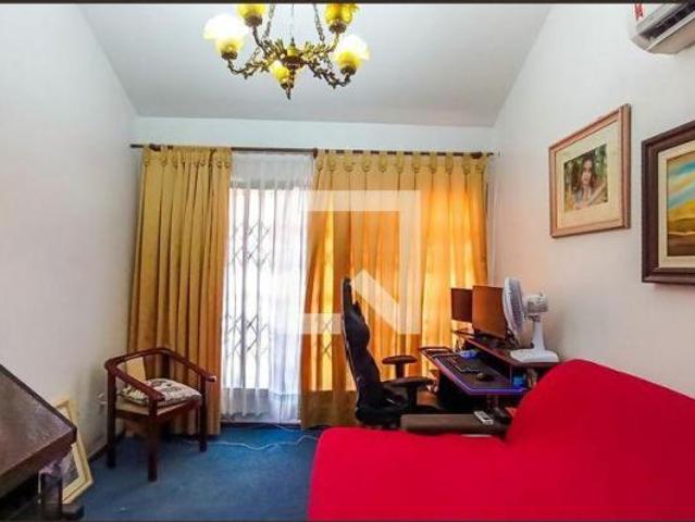 Casa à Venda Camaquã, 2 Quartos, 138 m² Porto Alegre