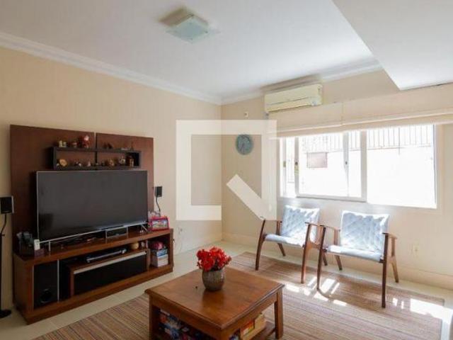 Casa à Venda Camaquã, 3 Quartos, 102 m² Porto Alegre