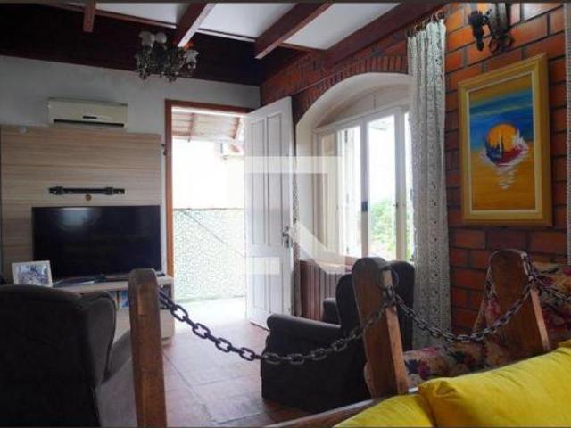 Casa à Venda Camaquã, 3 Quartos, 300 m² Porto Alegre