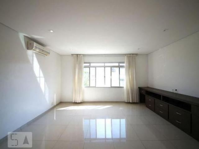 Casa à Venda Campo Belo, 3 Quartos, 230 m2