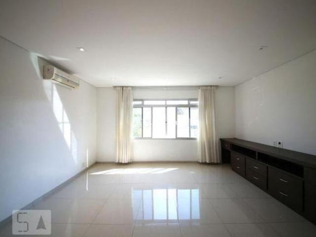 Casa à Venda Campo Belo, 3 Quartos, 230 m2