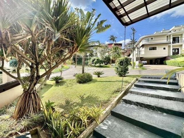 Casa à venda Carapicuíba 330 m² com 3 suítes e 4 vagas
