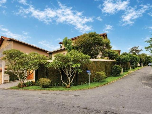 Casa à venda Carapicuíba 356 m² com 4 quartos e 5 vagas