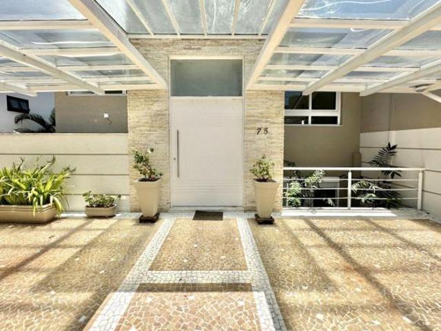Casa à venda Carapicuíba 450 m ² com 4 suítes e 6 vagas
