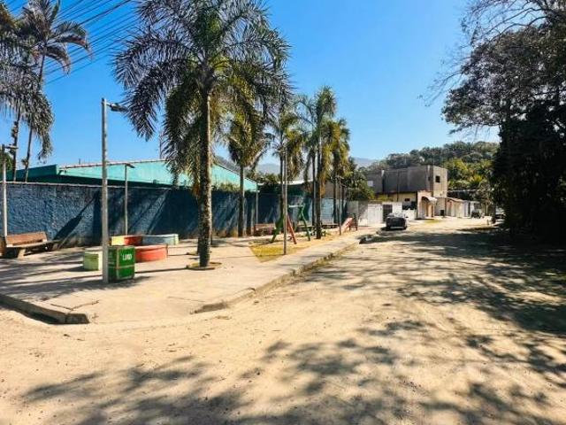 Casa à Venda – Caruara, Santos