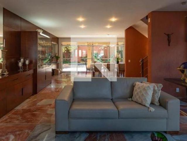 Casa à Venda Castelo, 3 Quartos, 840 m² Belo Horizonte