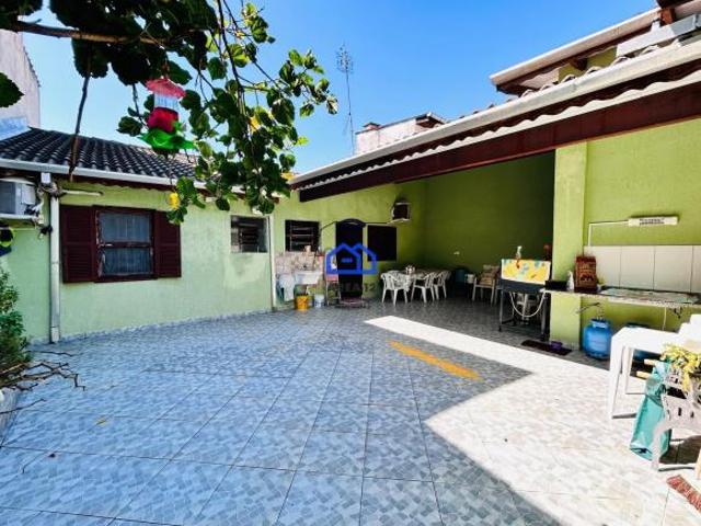 Casa à Venda, Centro em Caraguatatuba, SP Conforto e localização privilegiada