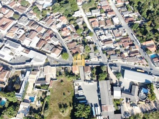 Casa à Venda Centro Esmeraldas MG: 3 Quartos Lote 1138m²