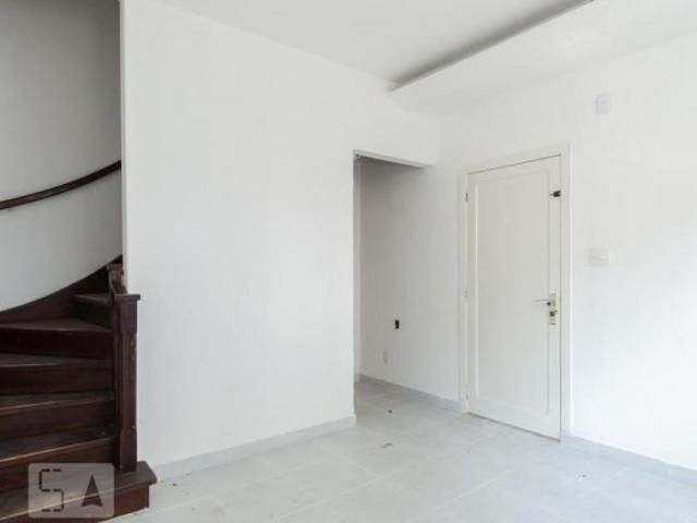 Casa à Venda Centro, 2 Quartos, 100 m2