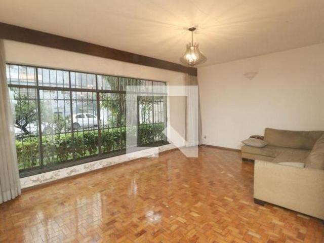Casa à Venda Centro, 2 Quartos, 200 m2
