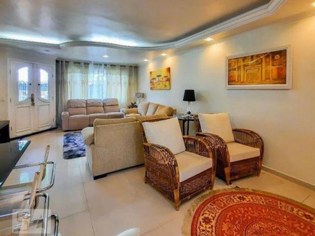 Casa à Venda Centro, 2 Quartos, 250 m2
