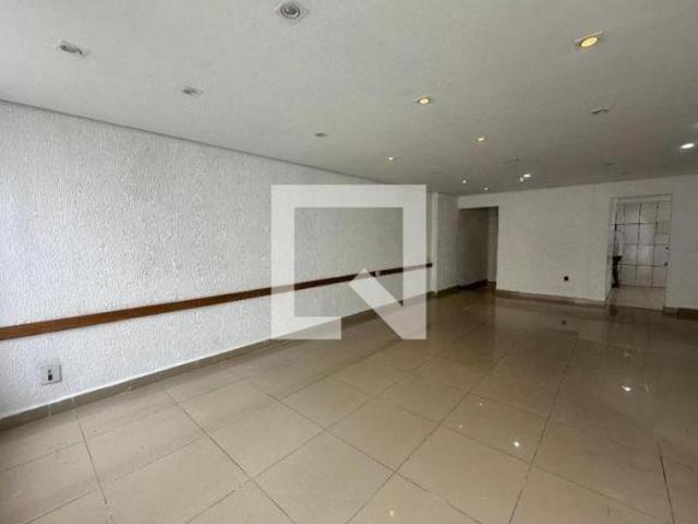 Casa à Venda Centro, 3 Quartos, 134 m2
