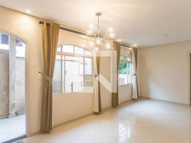 Casa à Venda Centro, 3 Quartos, 180 m2