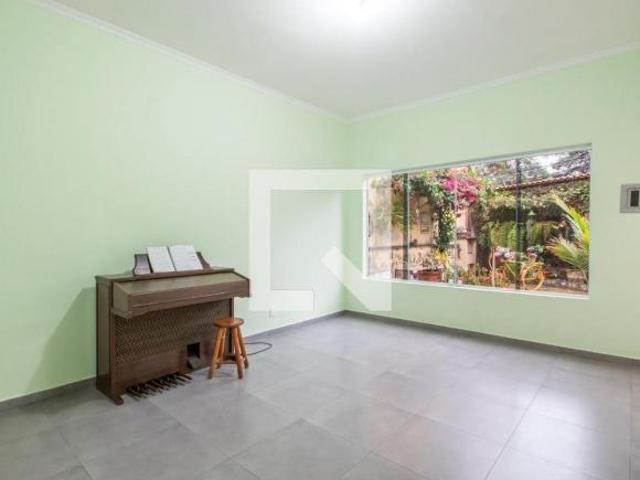 Casa à Venda Centro, 3 Quartos, 180 m2