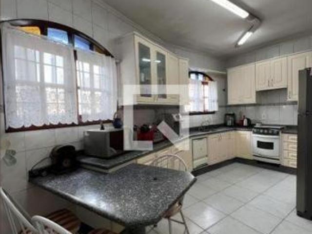 Casa à Venda Centro, 3 Quartos, 200 m2