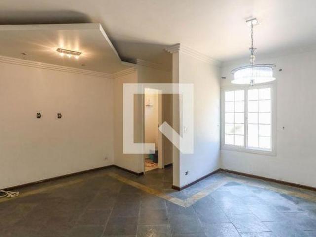 Casa à Venda Centro, 3 Quartos, 208 m2