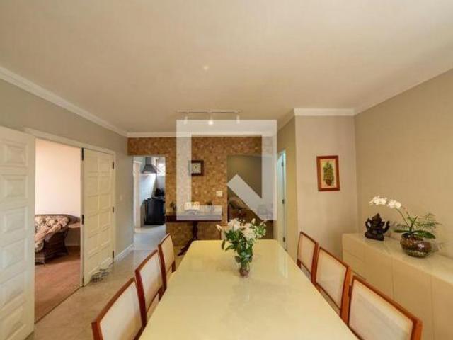 Casa à Venda Centro, 3 Quartos, 220 m2