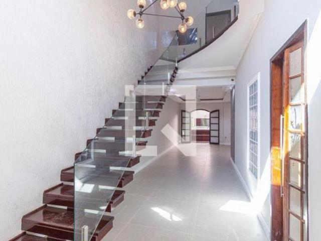 Casa à Venda Centro, 3 Quartos, 240 m2