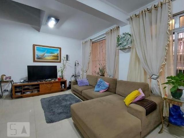 Casa à Venda Centro, 3 Quartos, 240 m2