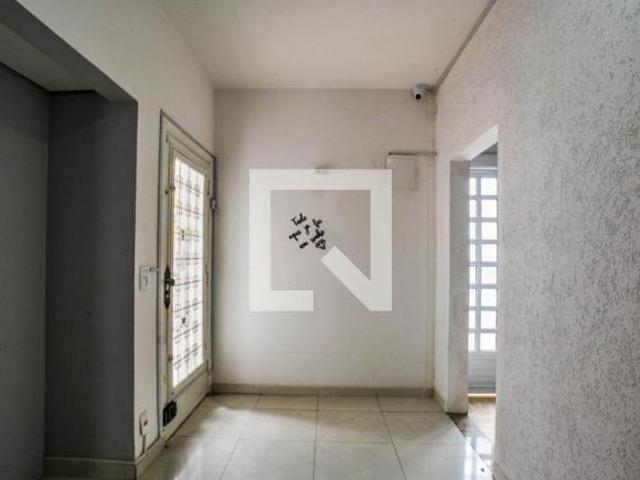 Casa à Venda Centro, 3 Quartos, 244 m2