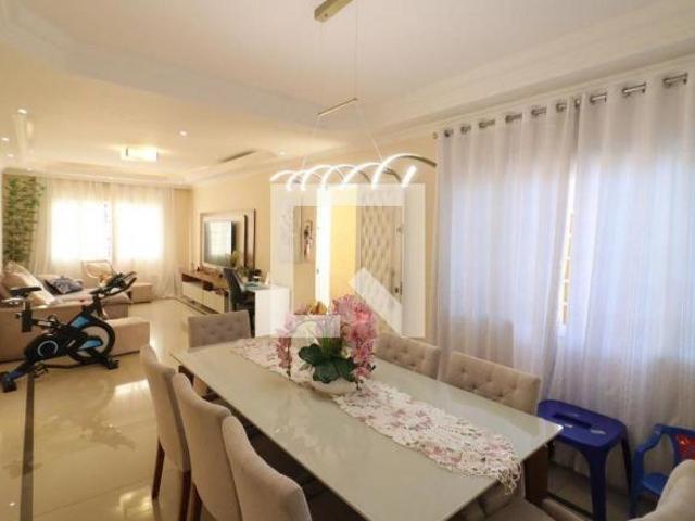 Casa à Venda Centro, 4 Quartos, 226 m2